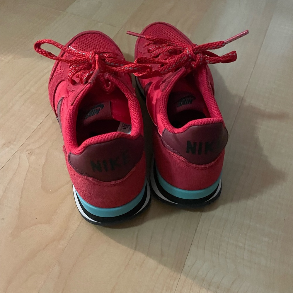 Red Nike Vintage Sneakers - Gem